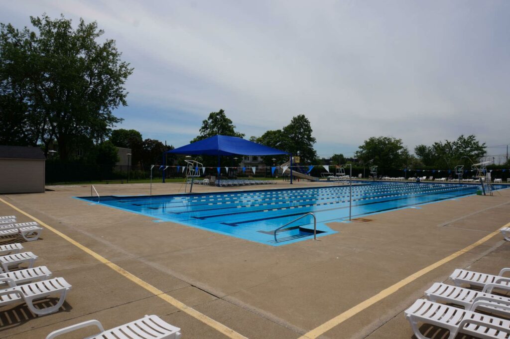 Parkhaven outdoor pool and wading pool - City of Côte Saint-Luc